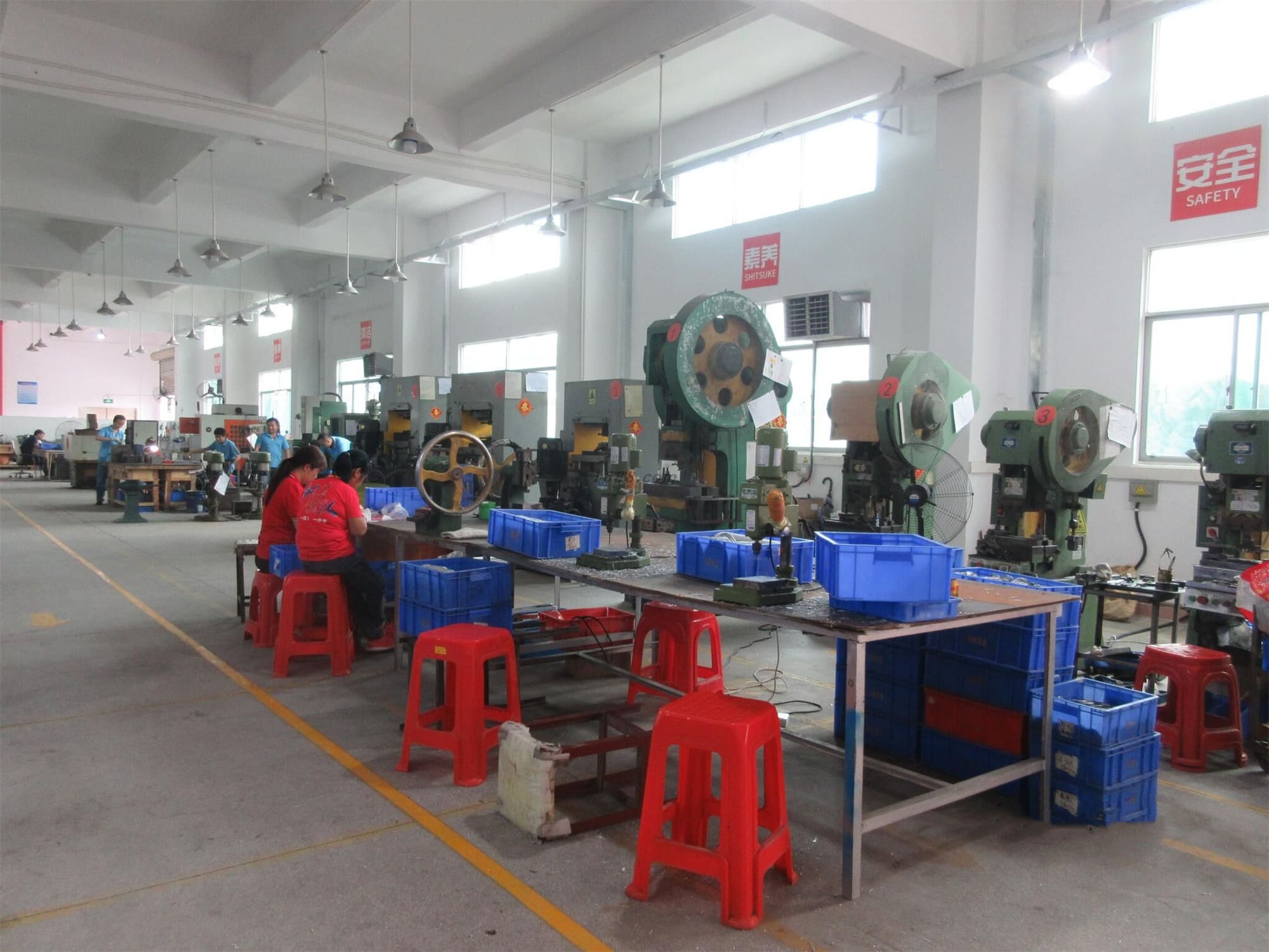 About – Custom Metal Products